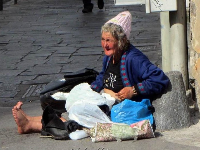 Tendi la tua mano al povero – Comboni2000 – Prendi il largo