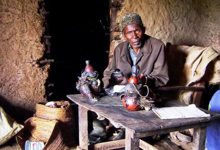 Africa: Traditional Healers – Comboni2000 – Spiritualità e Missione