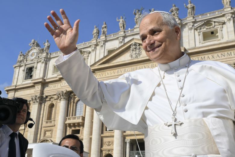 Il Papa: Rosario per la pace ogni giorno di ottobre – Comboni2000 ...